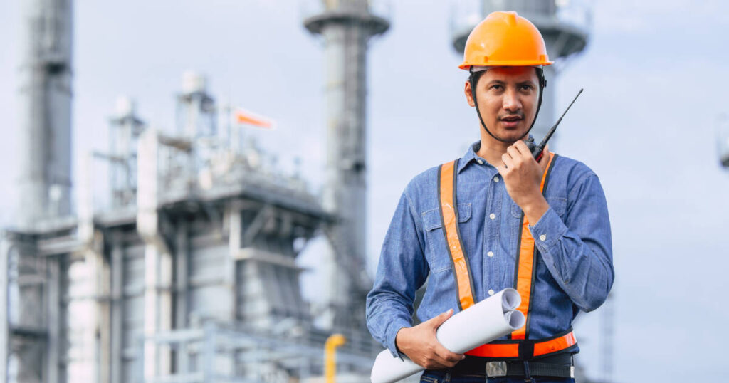 What does a Petroleum Engineer do and How to become One.