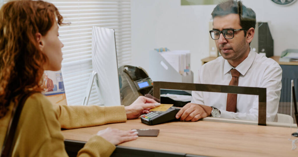 What does a Bank Teller do and How to Become a Bank Teller